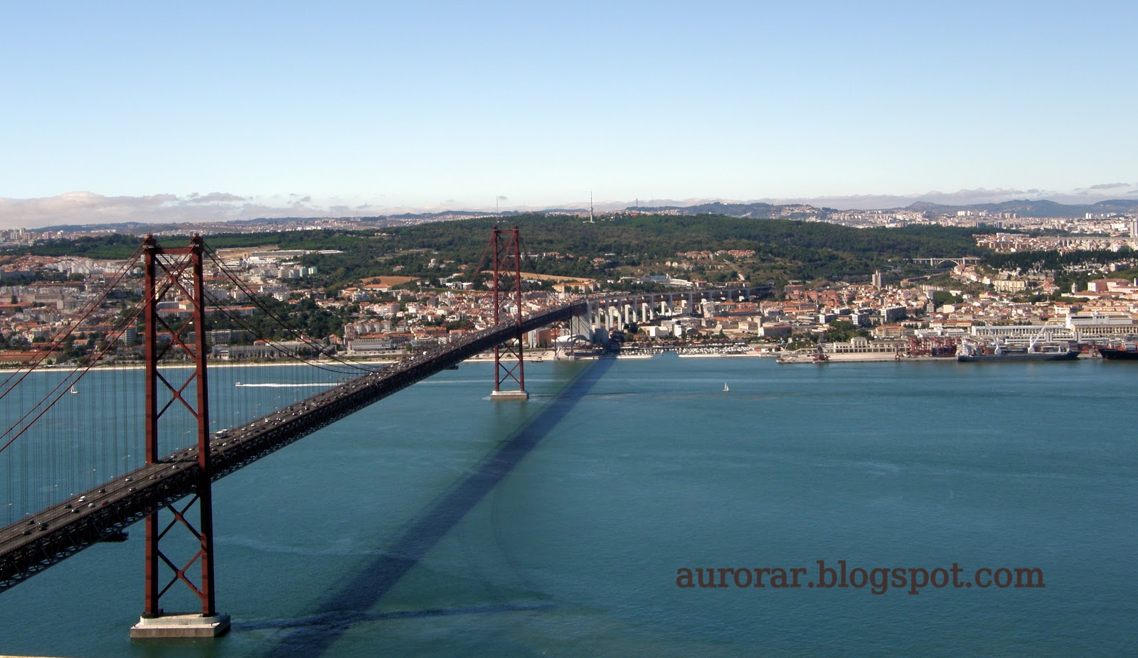 Aurorar: Ponte 25 de Abril e vista sobre Lisboa