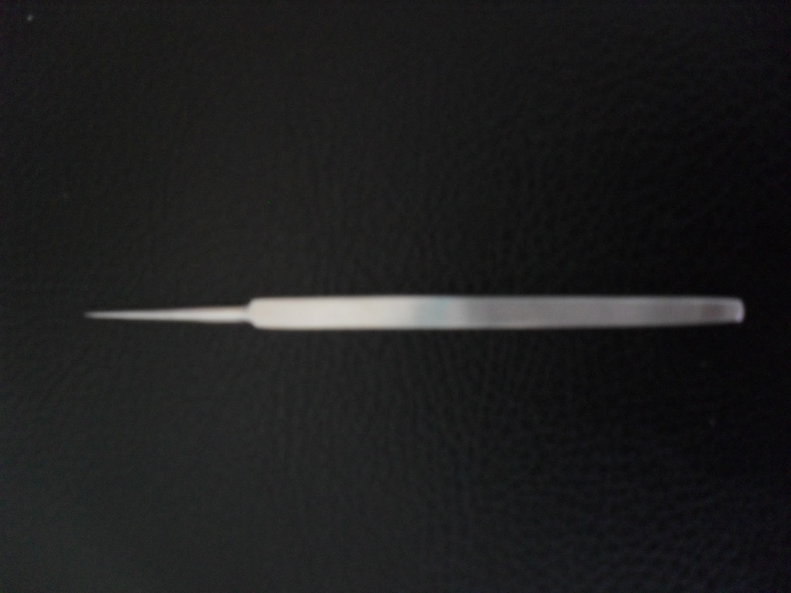 AGUJA ENMANGADA DE METAL