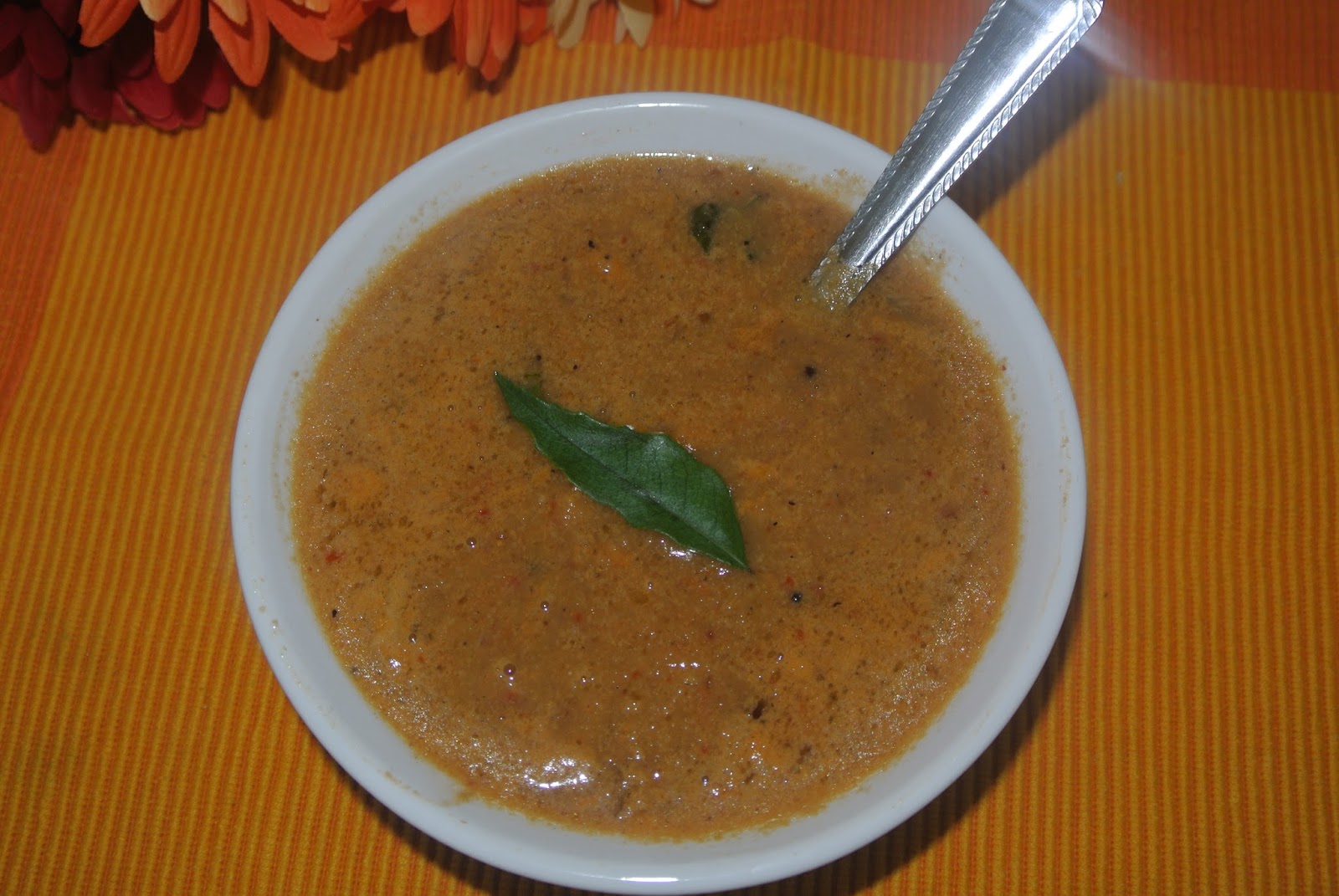 Praba's yummy experiments: Porikadalai Chutney / Roasted Gram dal Chutney