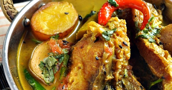 A Homemaker's Diary: Alu Patol die Macher Patla Jhol (Light fish curry ...