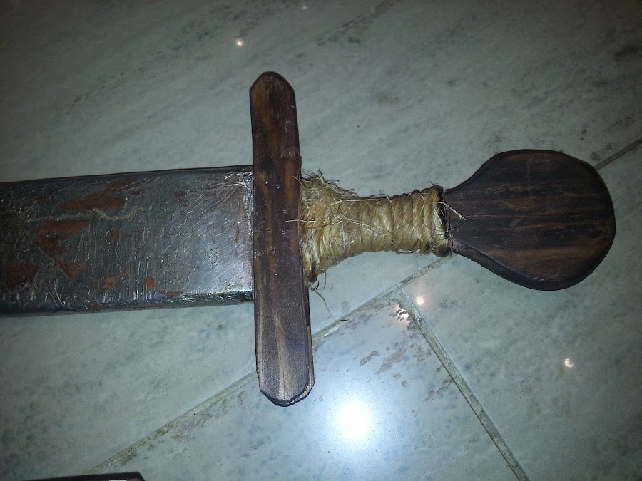 Cómo construir una espada y un escudo de juguete con material reciclado ...