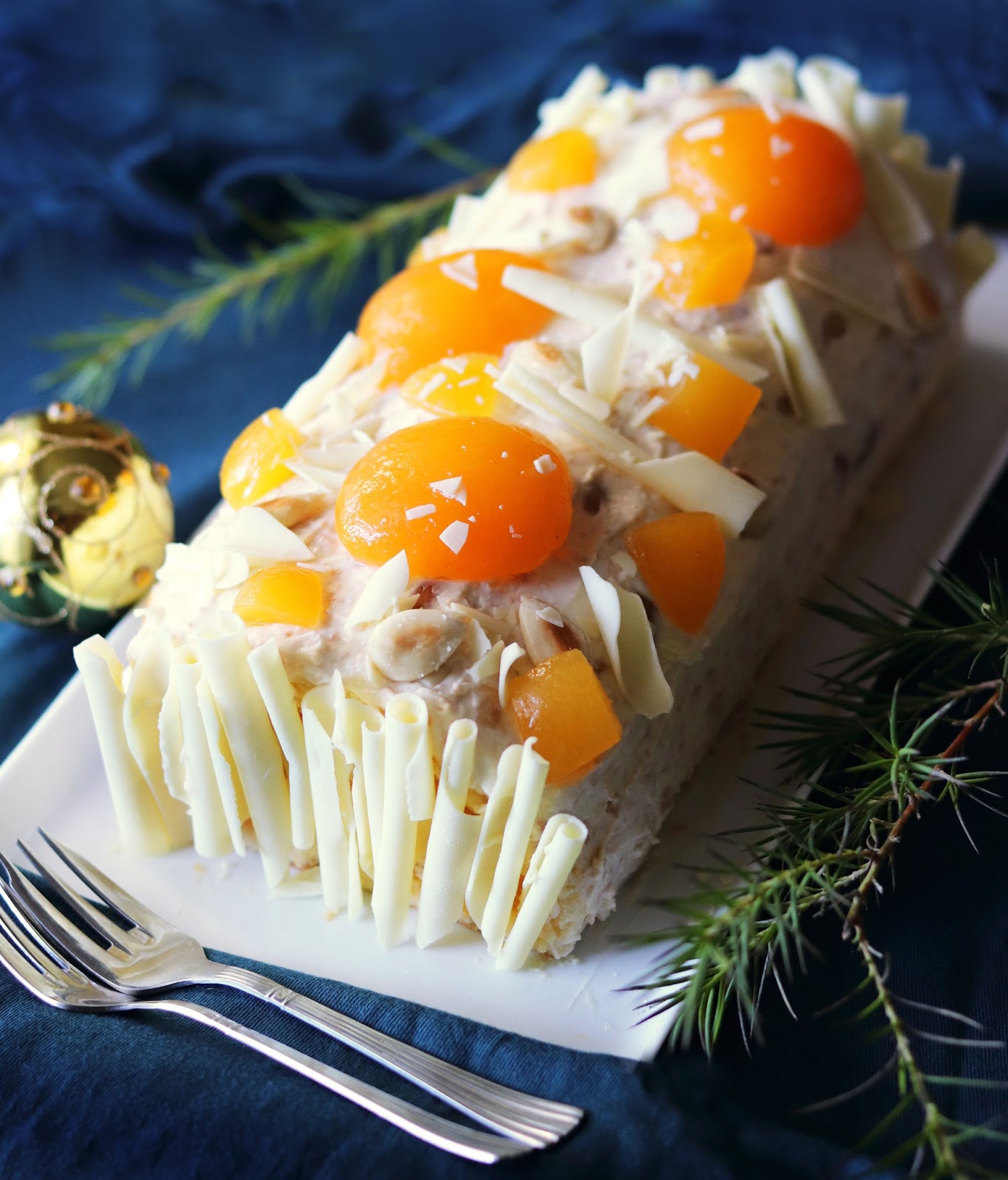 The Food Trotter: Nougat-Apricot Yule Log / Bûche nougat-abricot