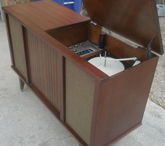 Looking to rebuild a late 60's Zenith Stereo Console : audiophile