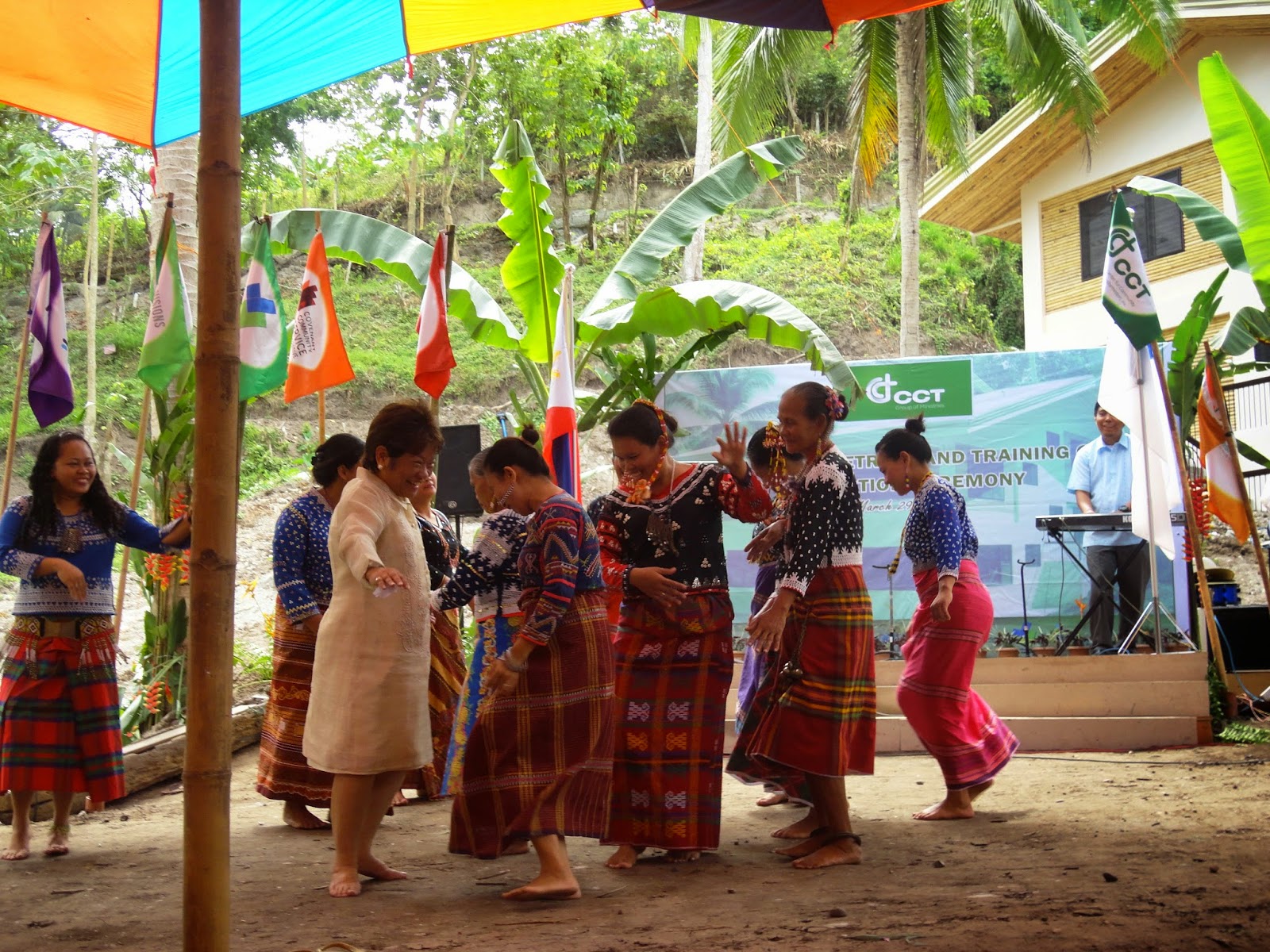 Malungon Retreat and Community Resource Center: B'laan Dance, Costumes ...