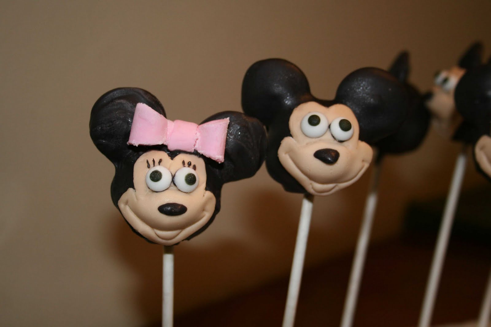 Cakes & Pops by Jenn: Mickey & Minnie Mouse Cake Pops