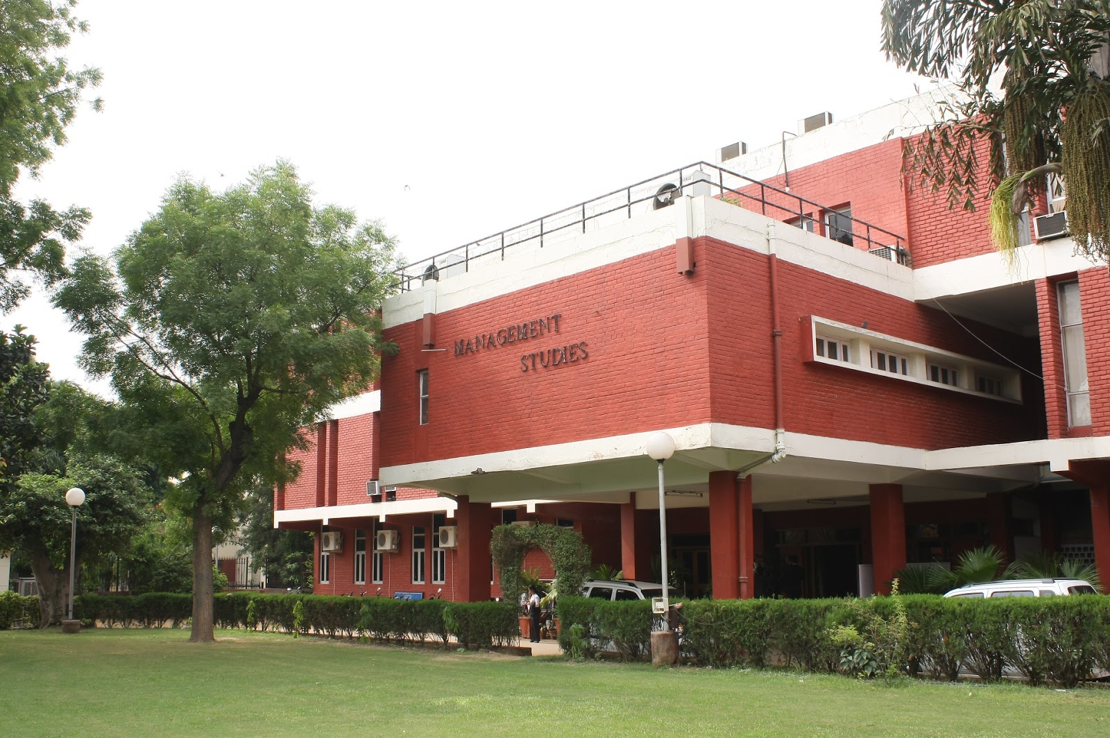 Top MBA Colleges in Delhi - Discover Delhi