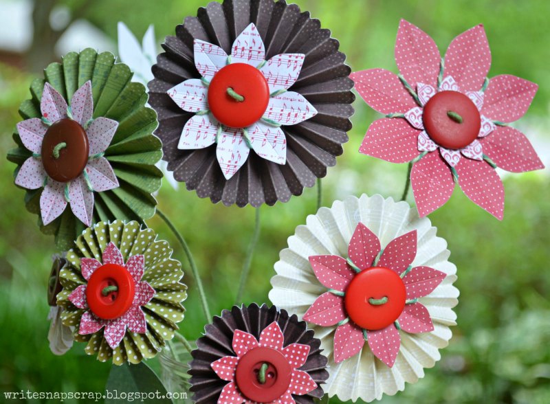 Write Snap Scrap: How To Curl Twine: Vase of Paper Flowers