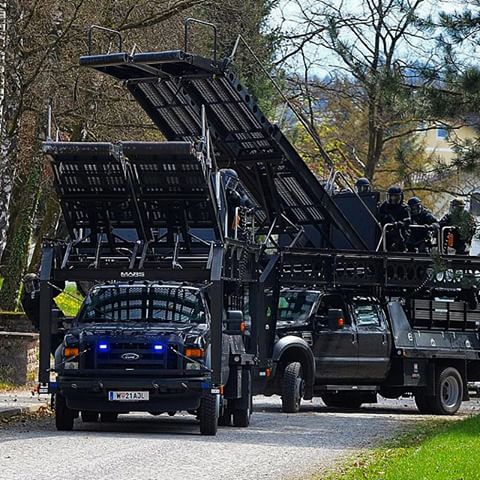 Gsg9 1/87 Unité spéciale: The Ford F 550 MARS - English Version