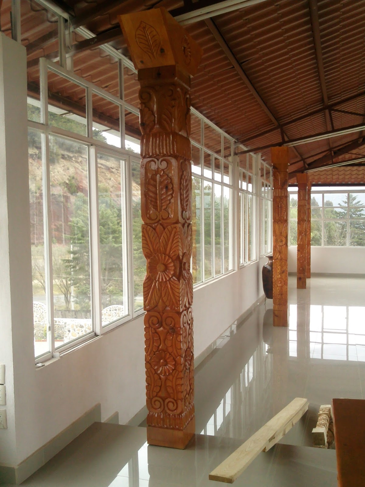 Columnas de Madera Tallada: Columnas de Madera Tallada a Mano y Muebles ...