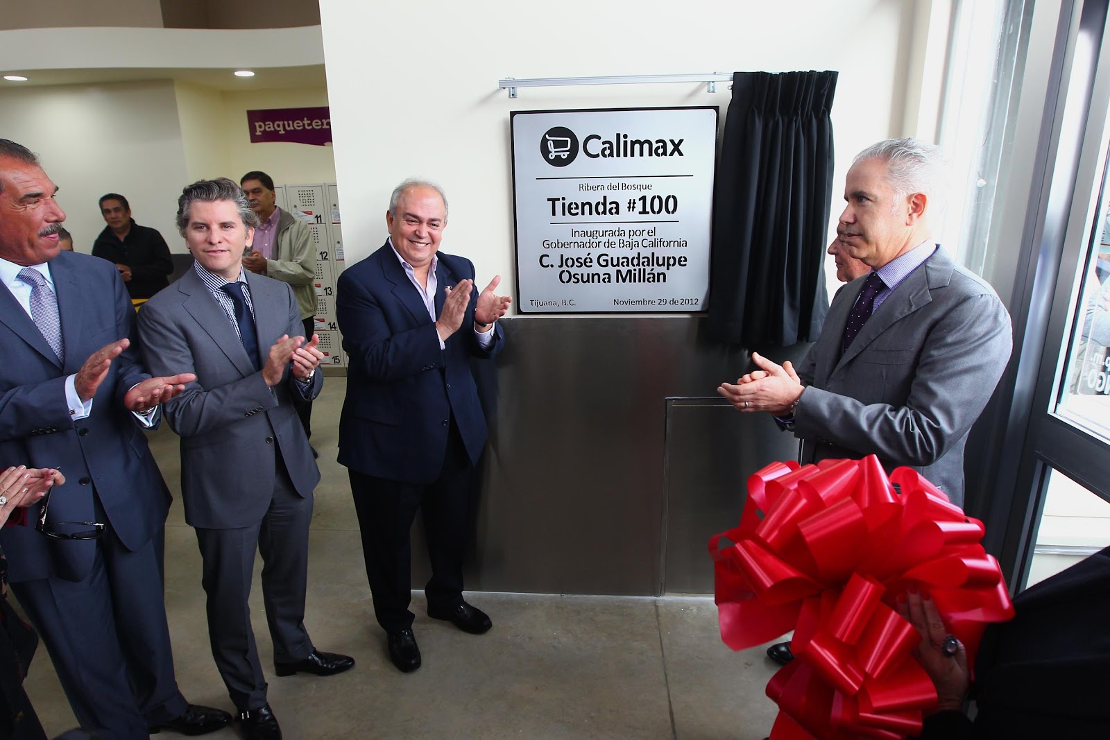 Sala de Prensa Virtual: INAUGURA GOBERNADOR LA TIENDA NÚMERO 100 DE ...