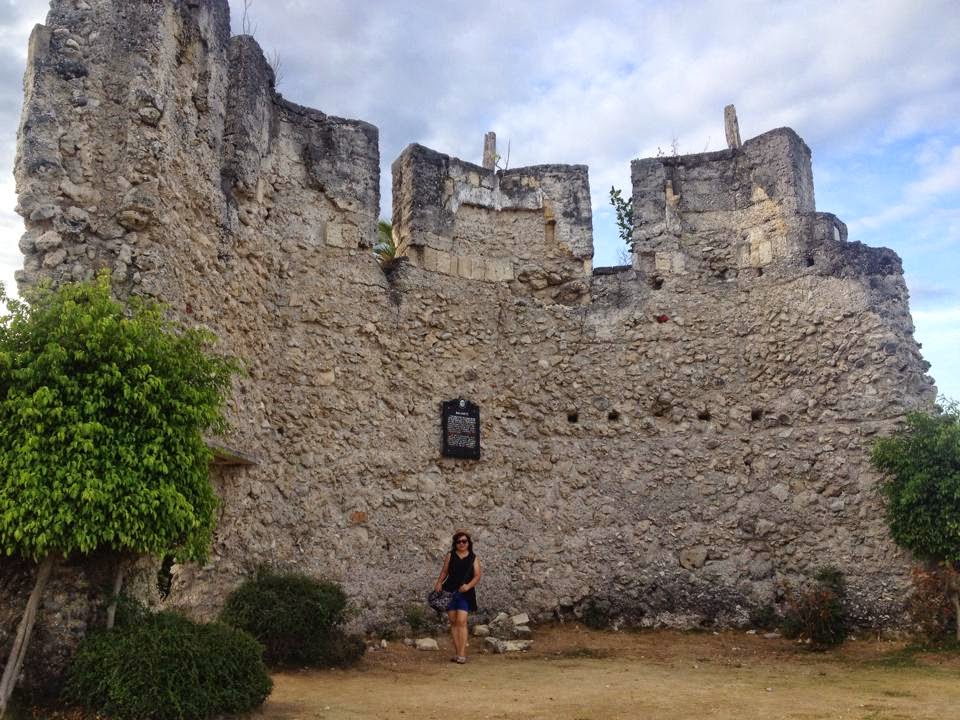 the adventures of "Dora" ... ;): Oslob Cebu old Church and Cuartel ...