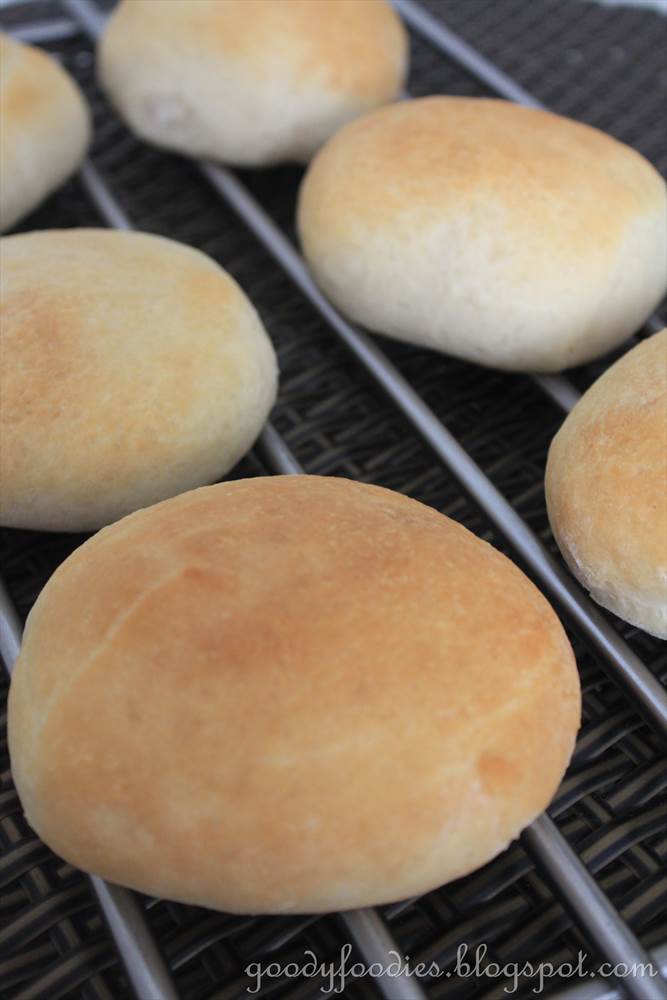 GoodyFoodies: How to Make Your Own Hamburger Buns