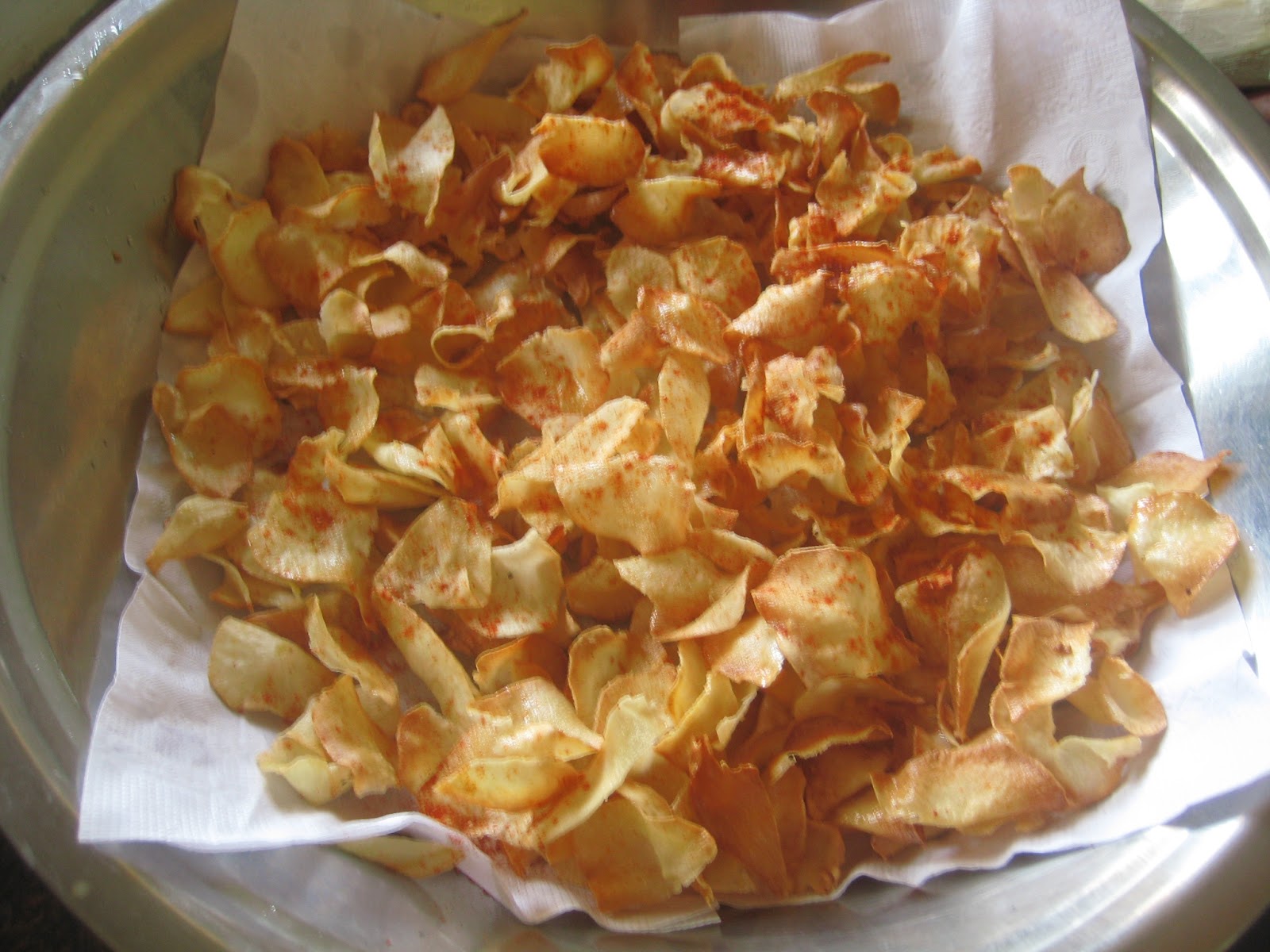 madhuri's kitchen: Tapioca Chips / Karra Pendalam Chips / cassava chips