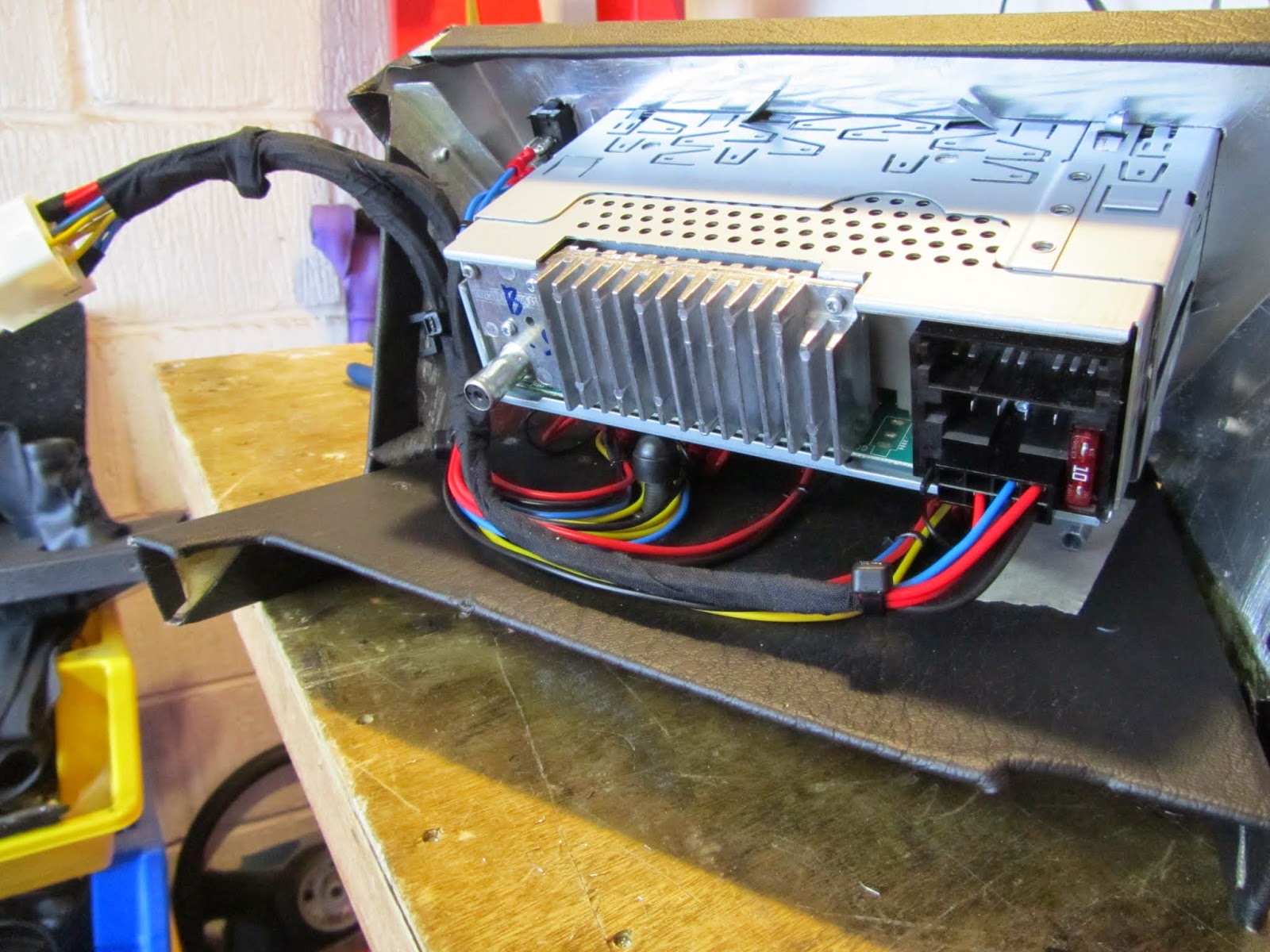Richard's GBS Zero: Aux Panel re-install with radio & DRL