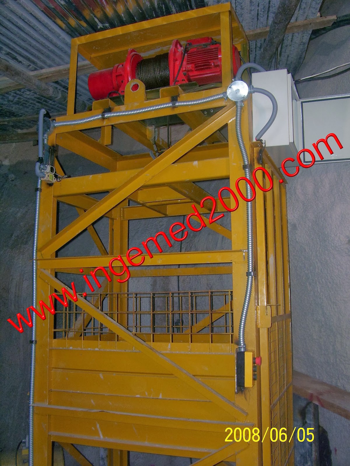 Ingemed Productos: ELEVADOR DE CARGA