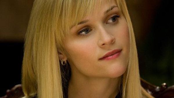 jenny mccarthy new: Reese Witherspoon accident hits by car