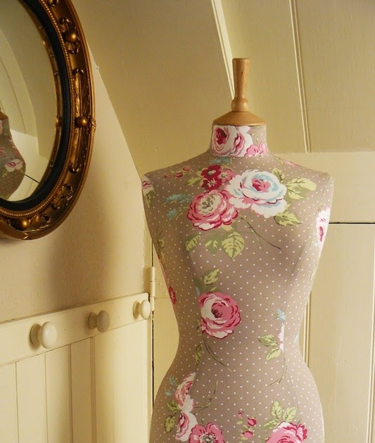 Isavirtue Sunday Seller Corset Laced Mannequin