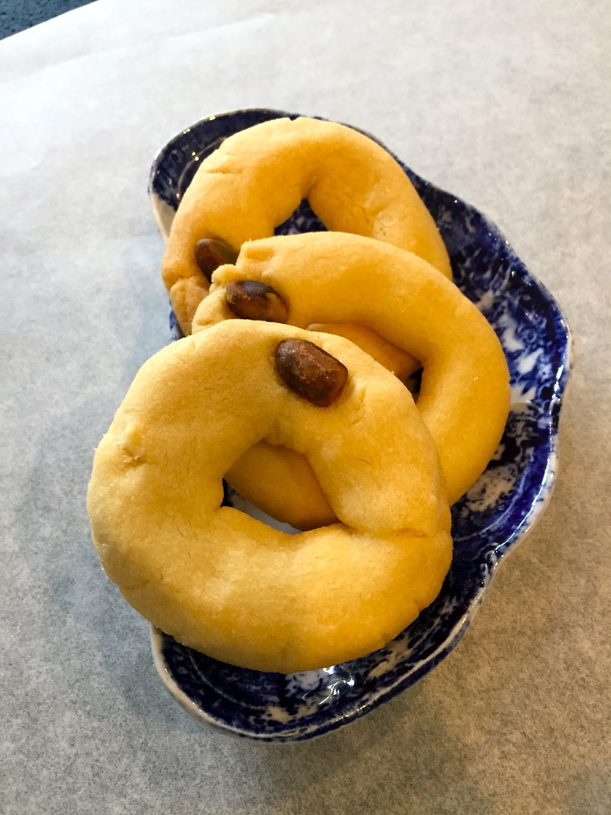 My Mother's Apron Strings: Gurabia (Middle Eastern Shortbread Rings)