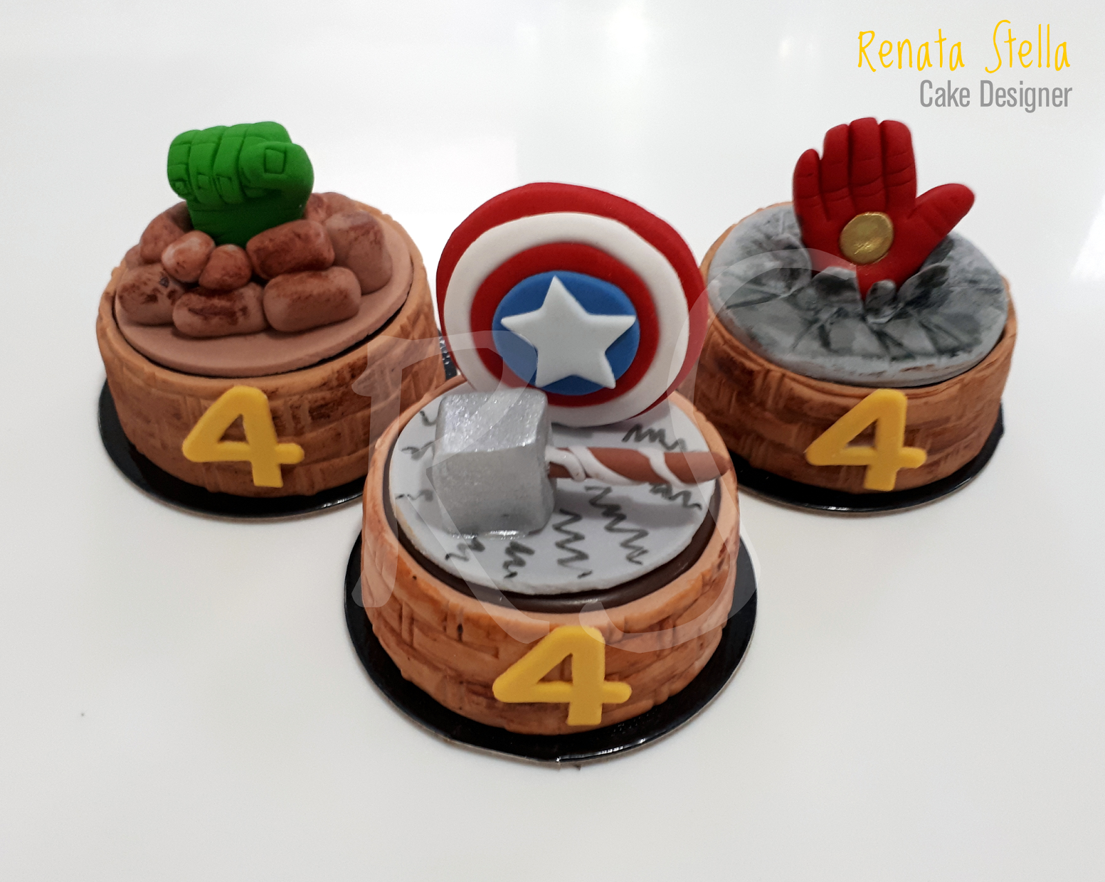 Renata Stella Cake Designer: Bolo decorado Super Herói