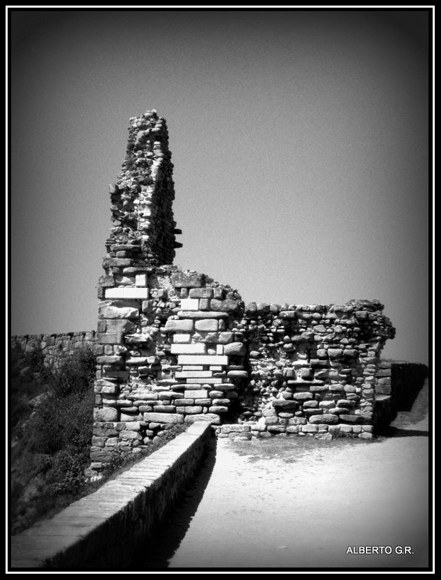 GALICIA PUEBLO A PUEBLO: CASTELO DA ROCHA FORTE, SANTIAGO DE COMPOSTELA