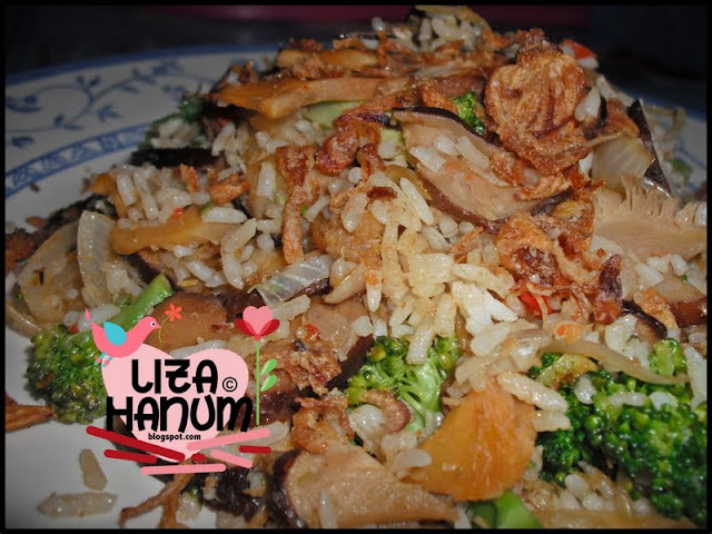 SWEET LIZAHANUM: NASI GORENG CENDAWAN HITAM