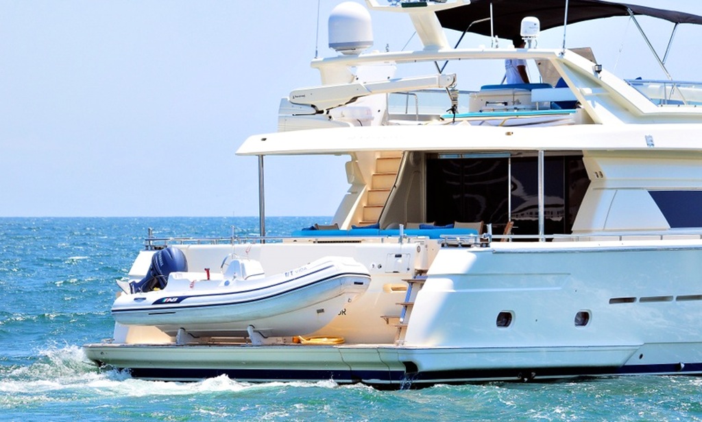 Puerto Vallarta yacht charters: 80 ft luxury Yacht for up to 25 people