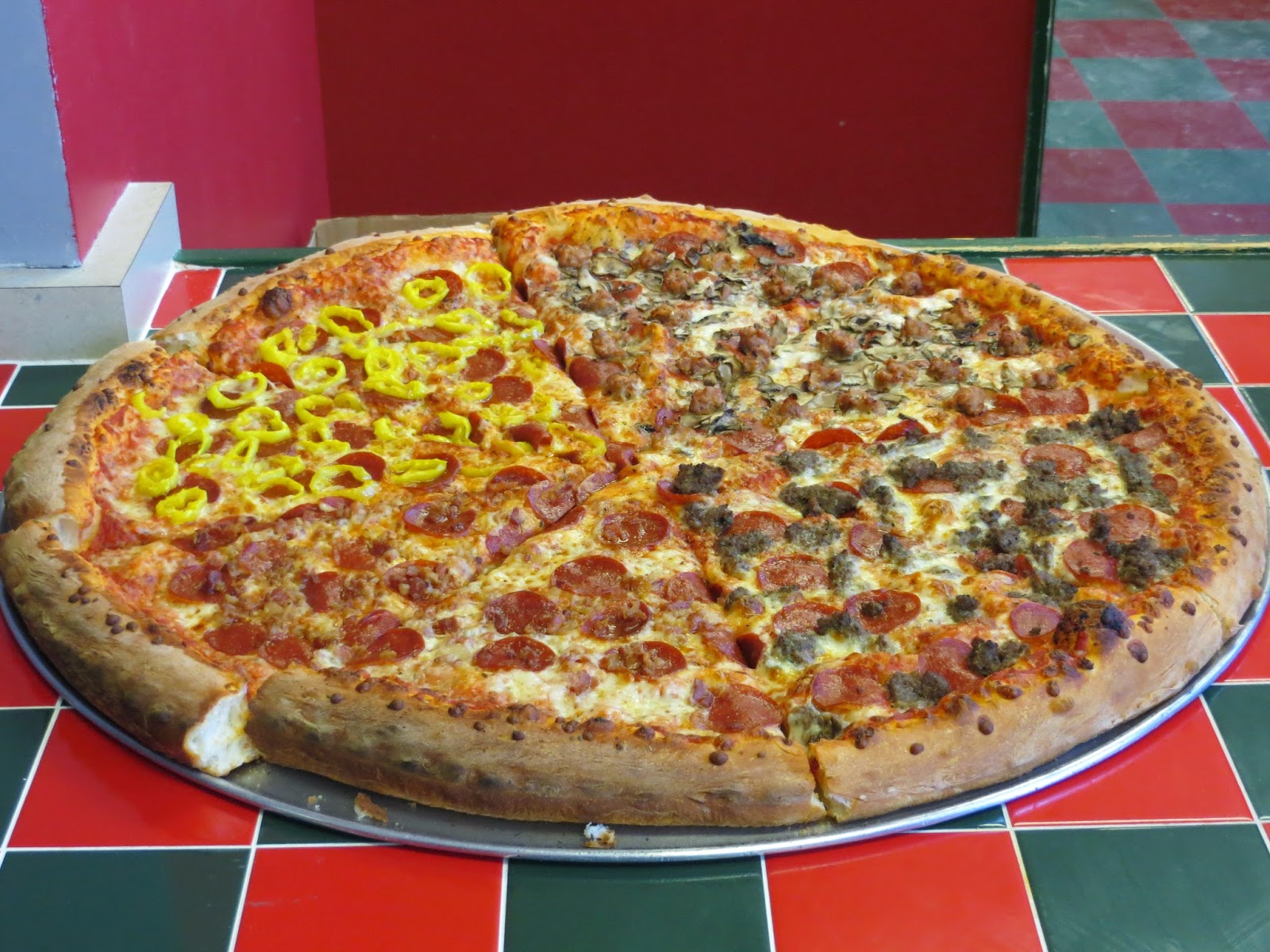 The Rochester NY Pizza Blog: A Revisit to Two Ton Tony's