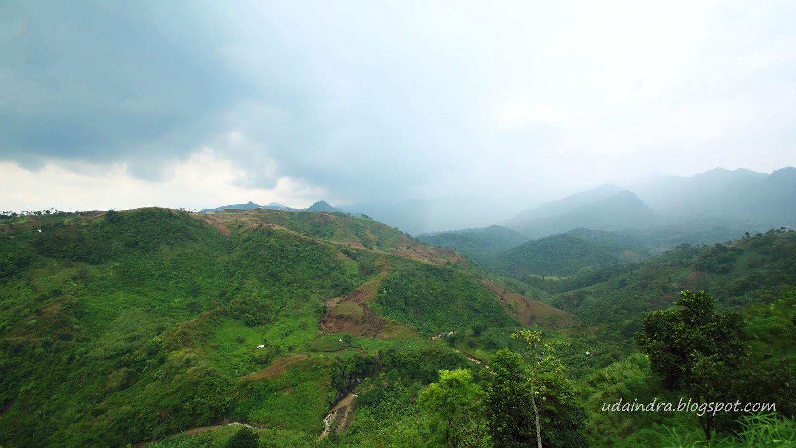 Hiking ceria ke Goa Agung Garunggang Geopark-Sentul, Bogor