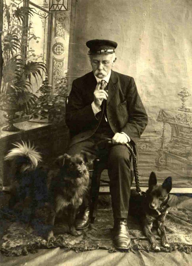 40 Lovely Photos of Victorian Gentlemen With Their Dogs From the 19th ...