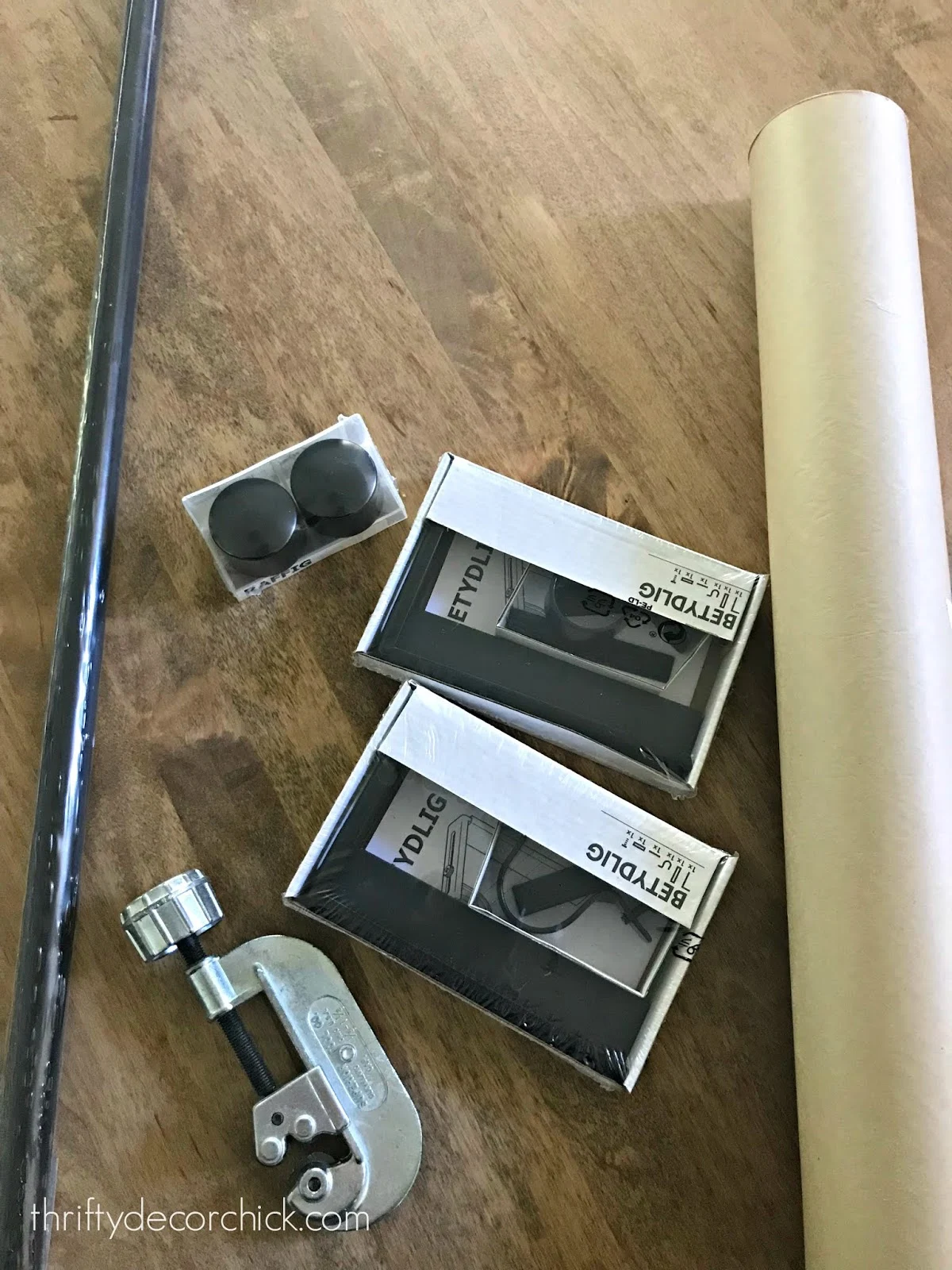 EASY DIY Wall Mounted Butcher Paper Roll Holder | Thrifty Decor Chick ...