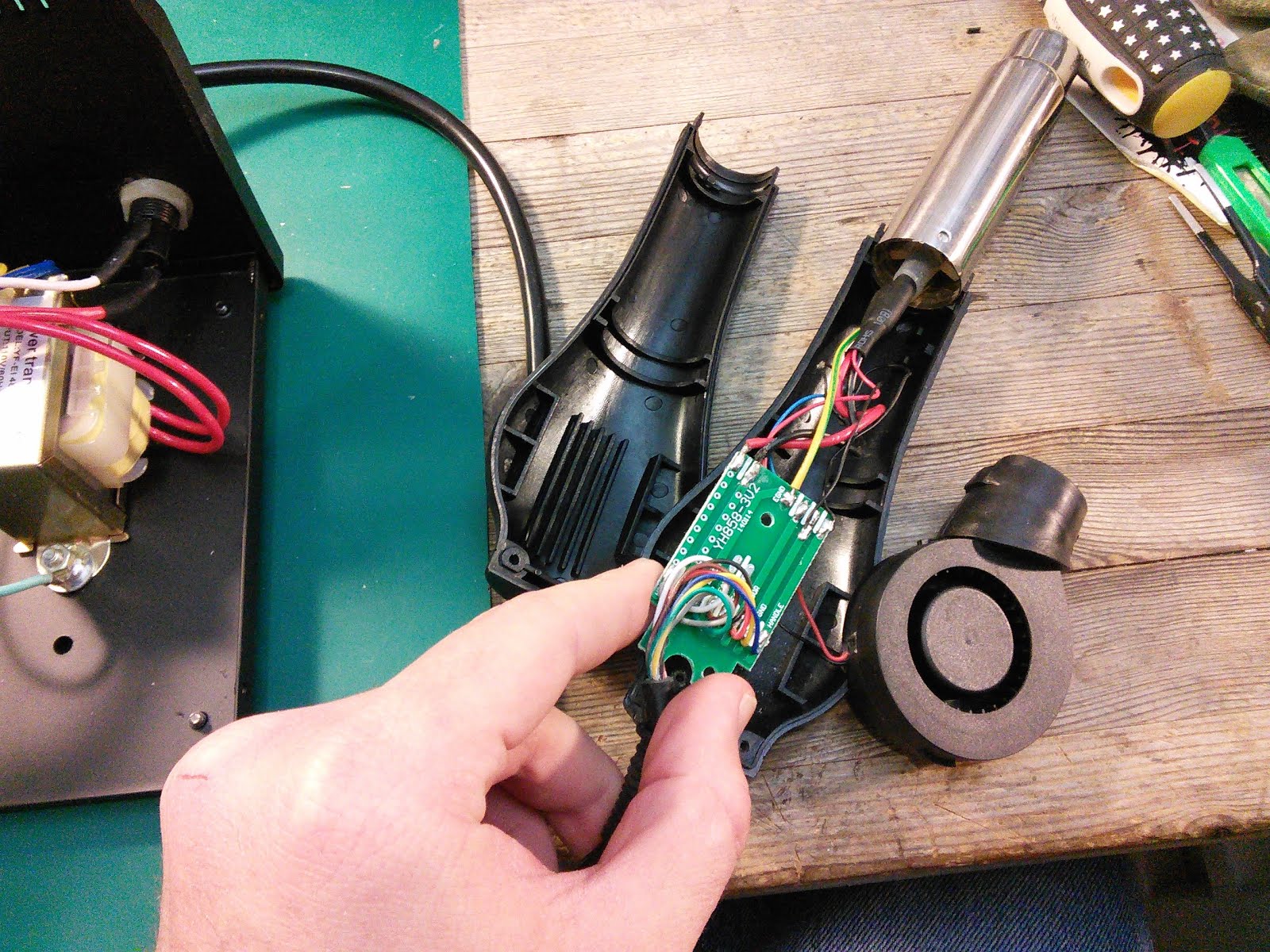 William Osman: Dangerous Wiring Fault: 858D Hot Air Rework Station