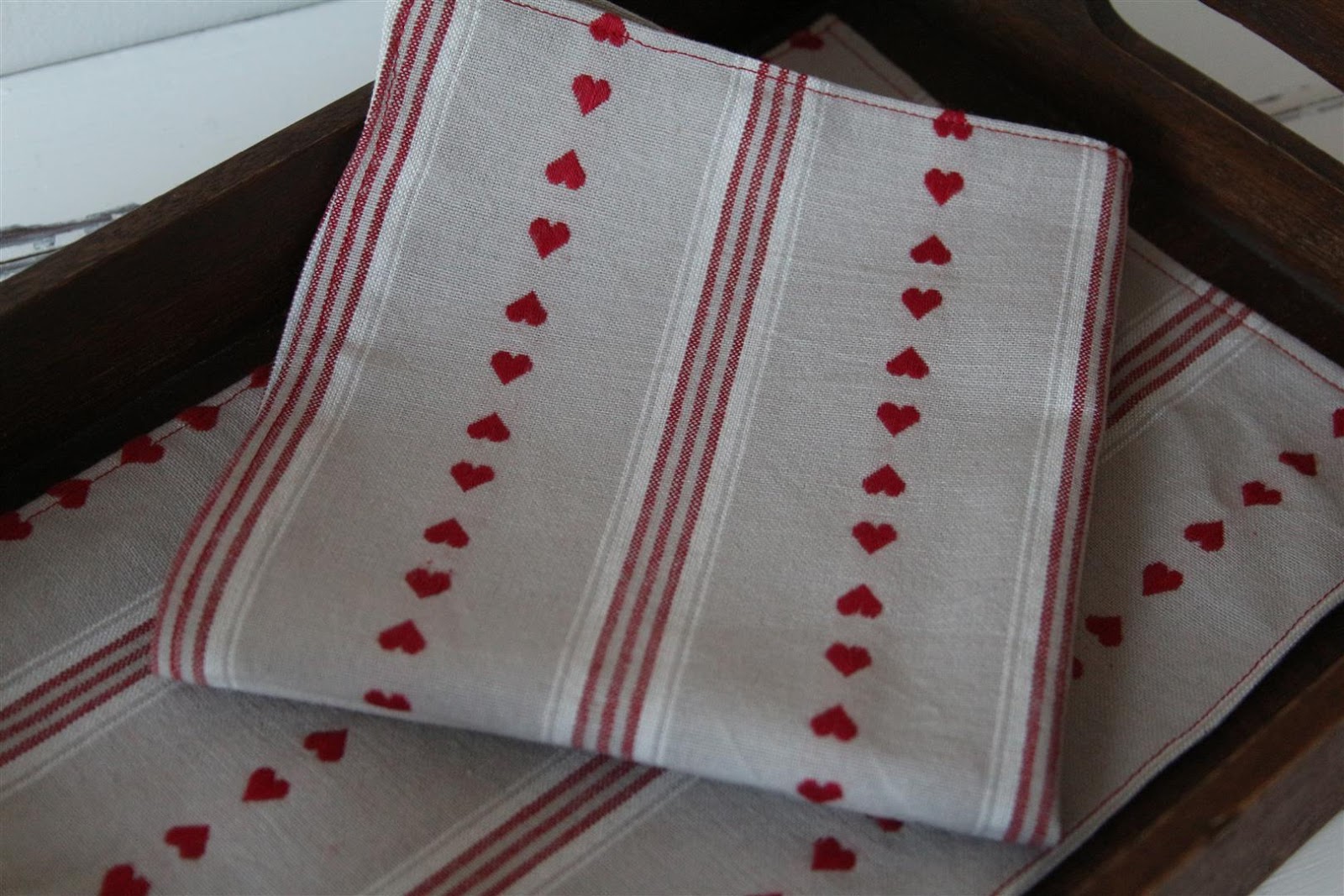 emuse: Napkin and tray liner