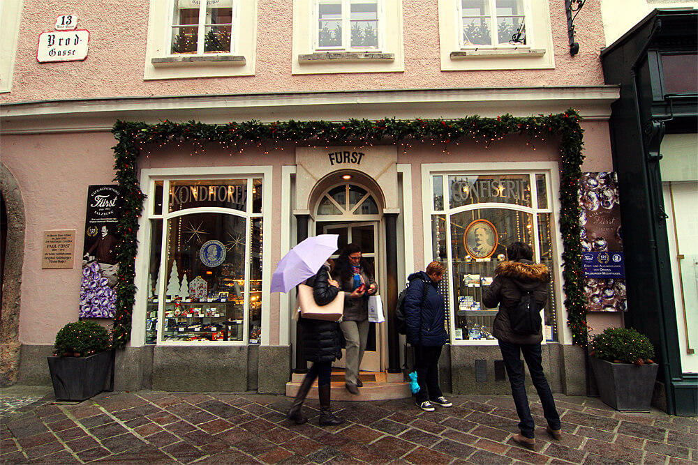 Did you know about 100 years of war over Mozartkugeln?