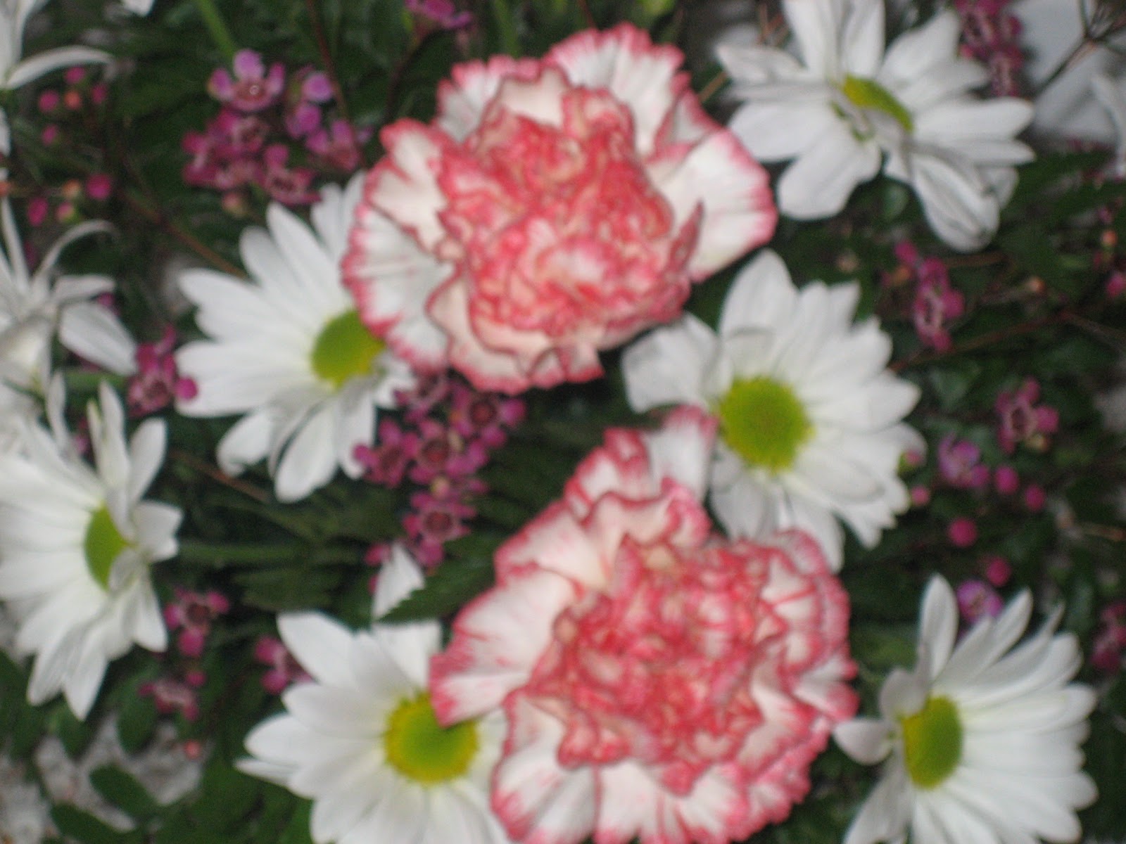 The Midwestern Wife: Triangle Flower Arrangement