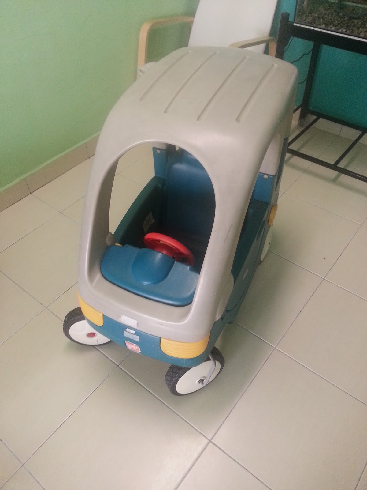 BaBY BuNDLeS: STEP2 Van for Two (01)