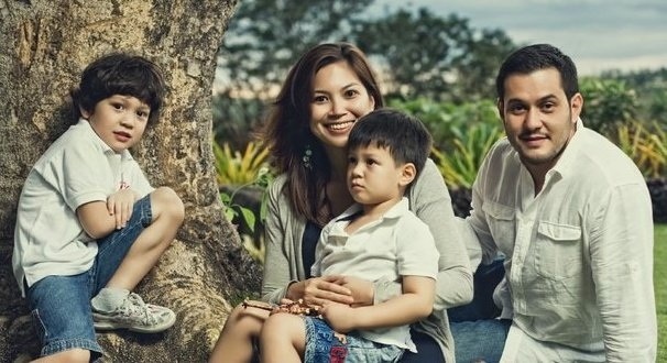 My Mom-Friday: Mom-Style: Rone of Mothering Earthlings