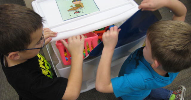 Ms. Woods' Kindergarten Class: Literacy Workstations: What do they look ...