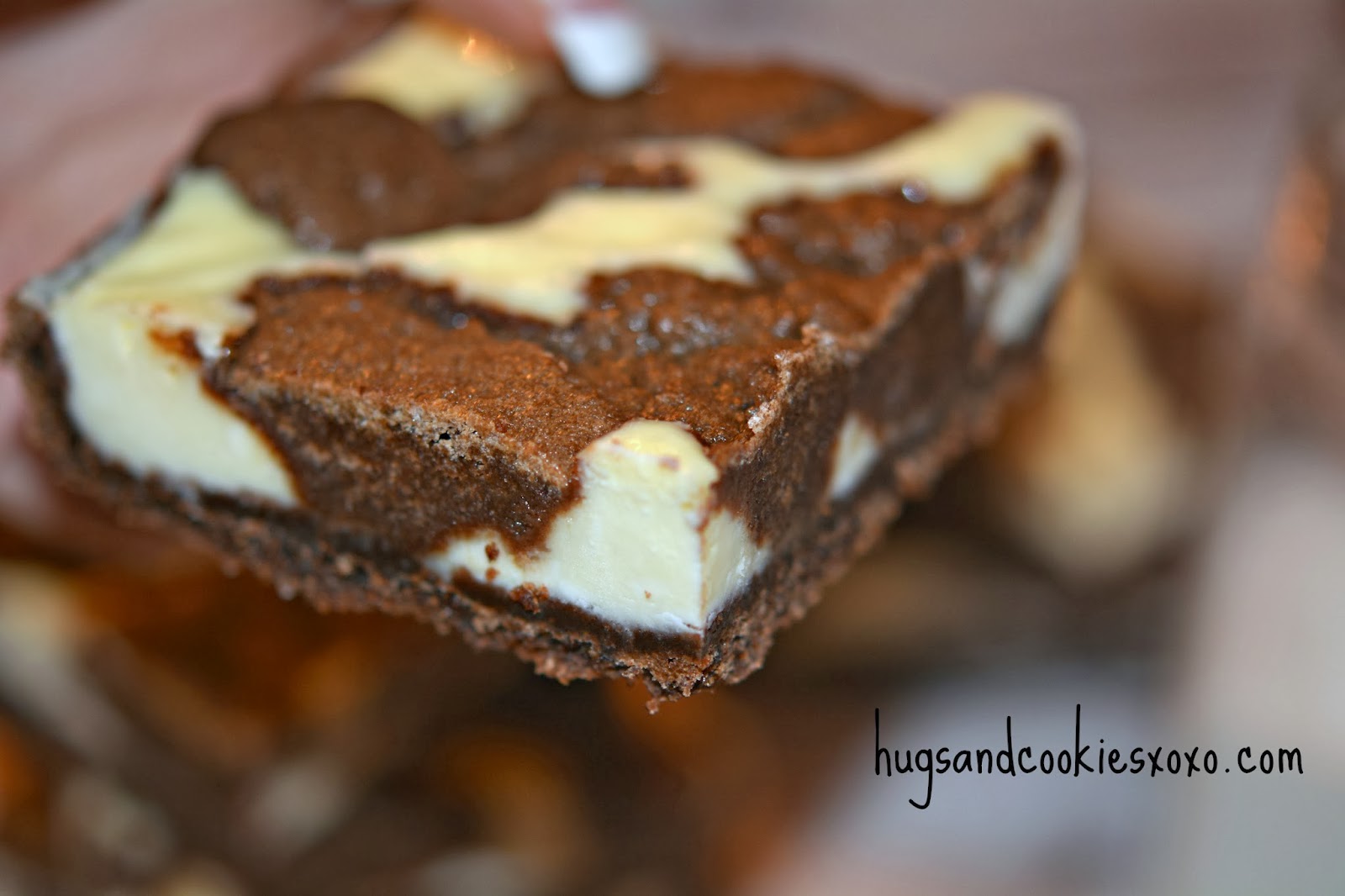 CHOCOLATE & WHITE CHOCOLATE CHEESECAKE COOKIE BARS - Hugs and Cookies XOXO