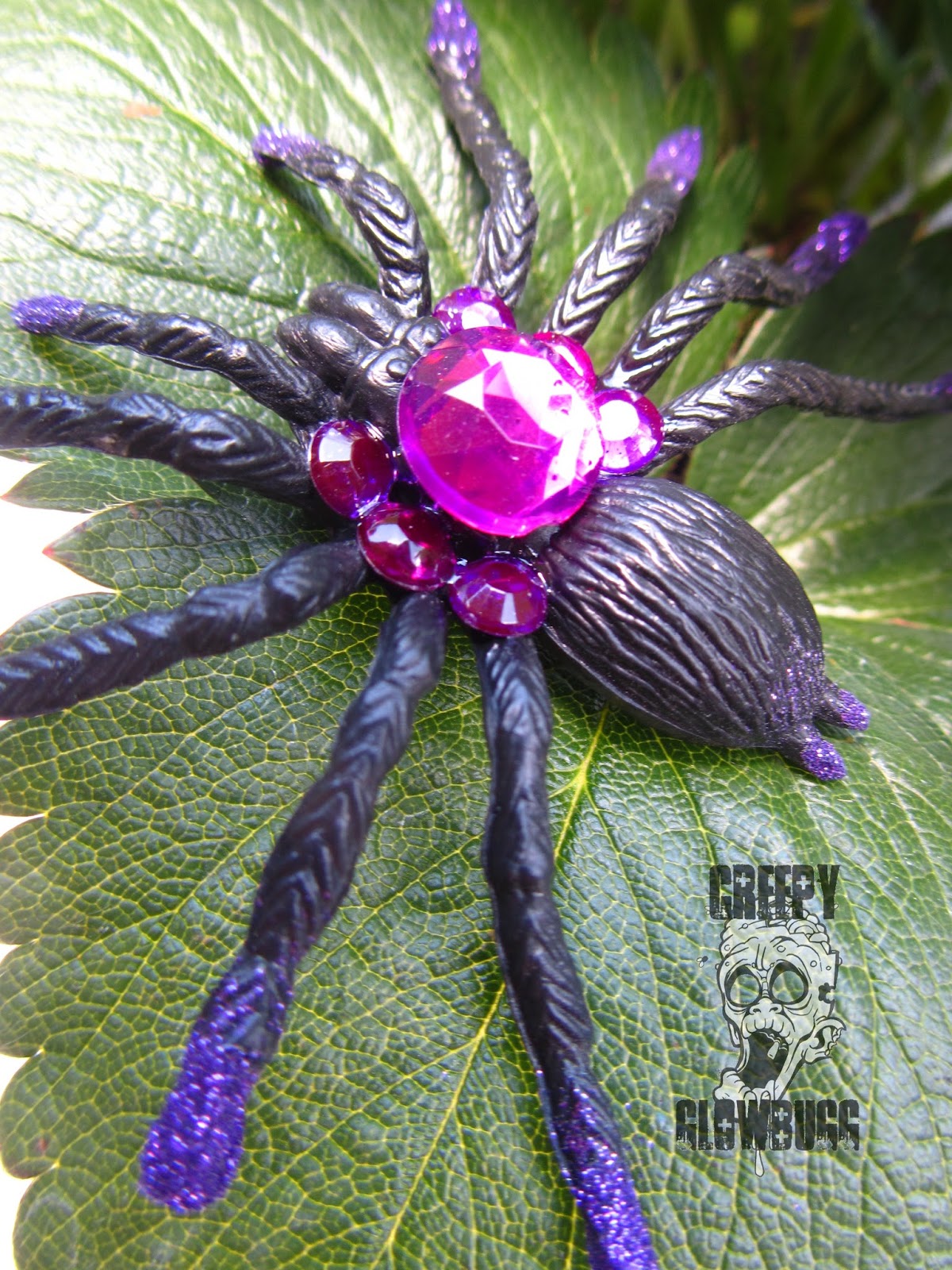 Creepy Glowbugg: Bug. Bugg. Buggs.