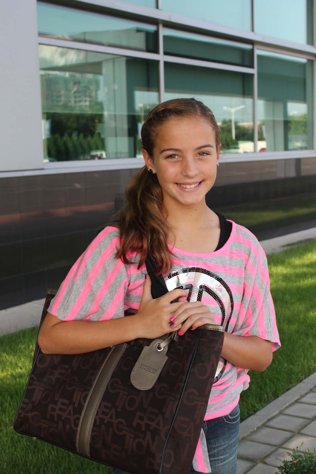 The DeSmet Family Worldwide: Julia's first day of Middle School at ISB