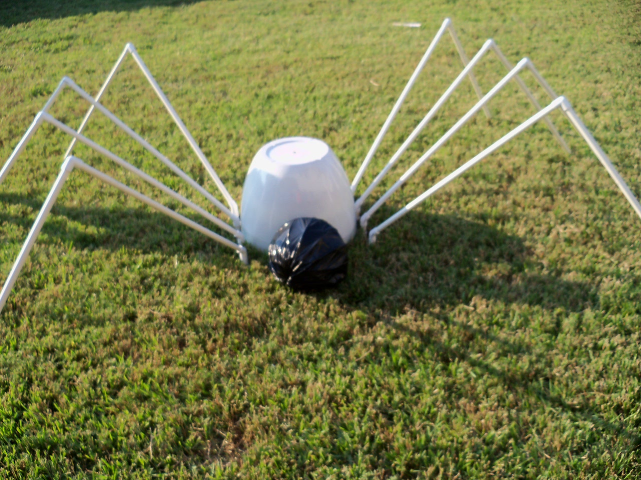 How To Make a Giant Spider Out of PVC Pipe | Nicki Woo - the Home Guru