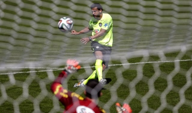 Players Gallery: Fred Soccer Player Bio News Records Profile Wallpaper.