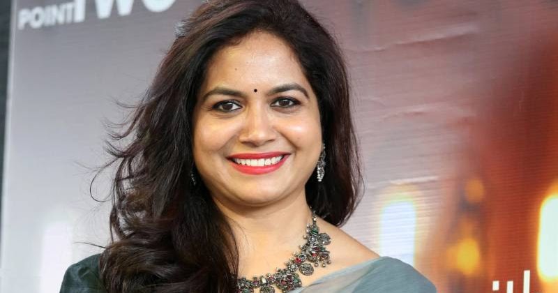 South Indian Singer Sunitha Long Hair In Black Saree - Indian Saree ...