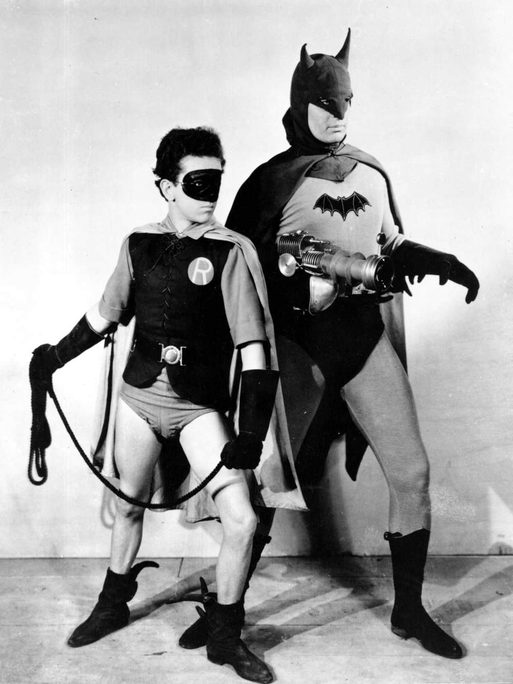 Amazing Vintage Photos of Batman and Robin From the 1943 Serial ‘Batman ...