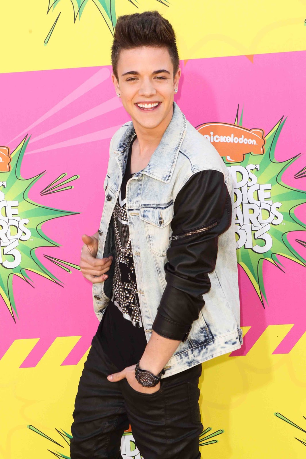 STARS COME OUT FOR NICKELODEON AWARDS