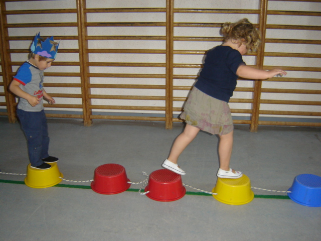 kleutergym: Groep 3 : bewegingsomloop