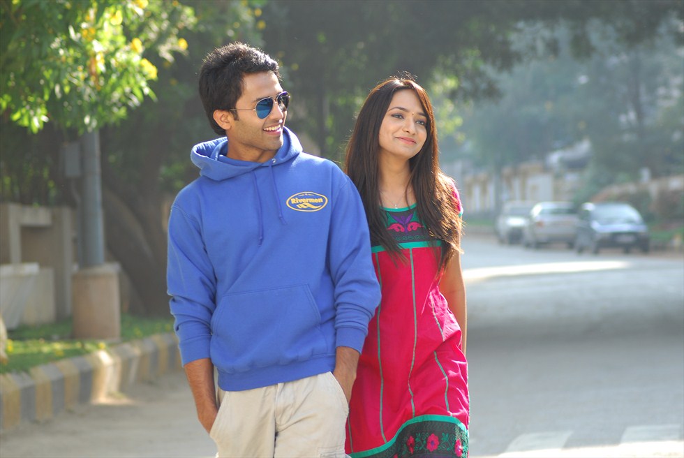 BUNGA TIDUR: Entha Andhamga Vunnave Movie Stills