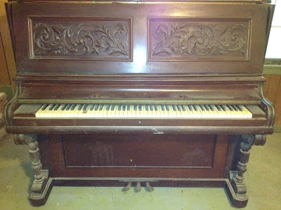 Repurposed For Life: Piano keyboard made into a table