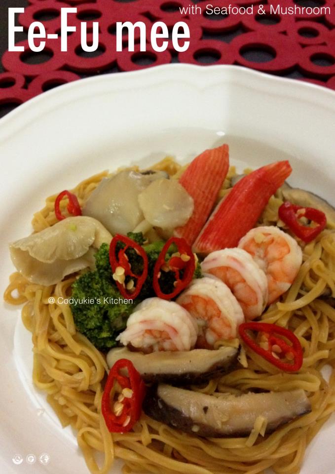 ♥♥♥ YukieCody ♥♥♥: Ee-fu noodles with seafood & mushroom