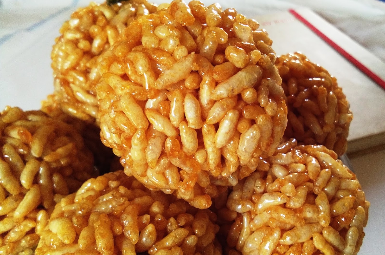 Hema's Musings: Murmura Laddu/ मुरमुरा लड्डू